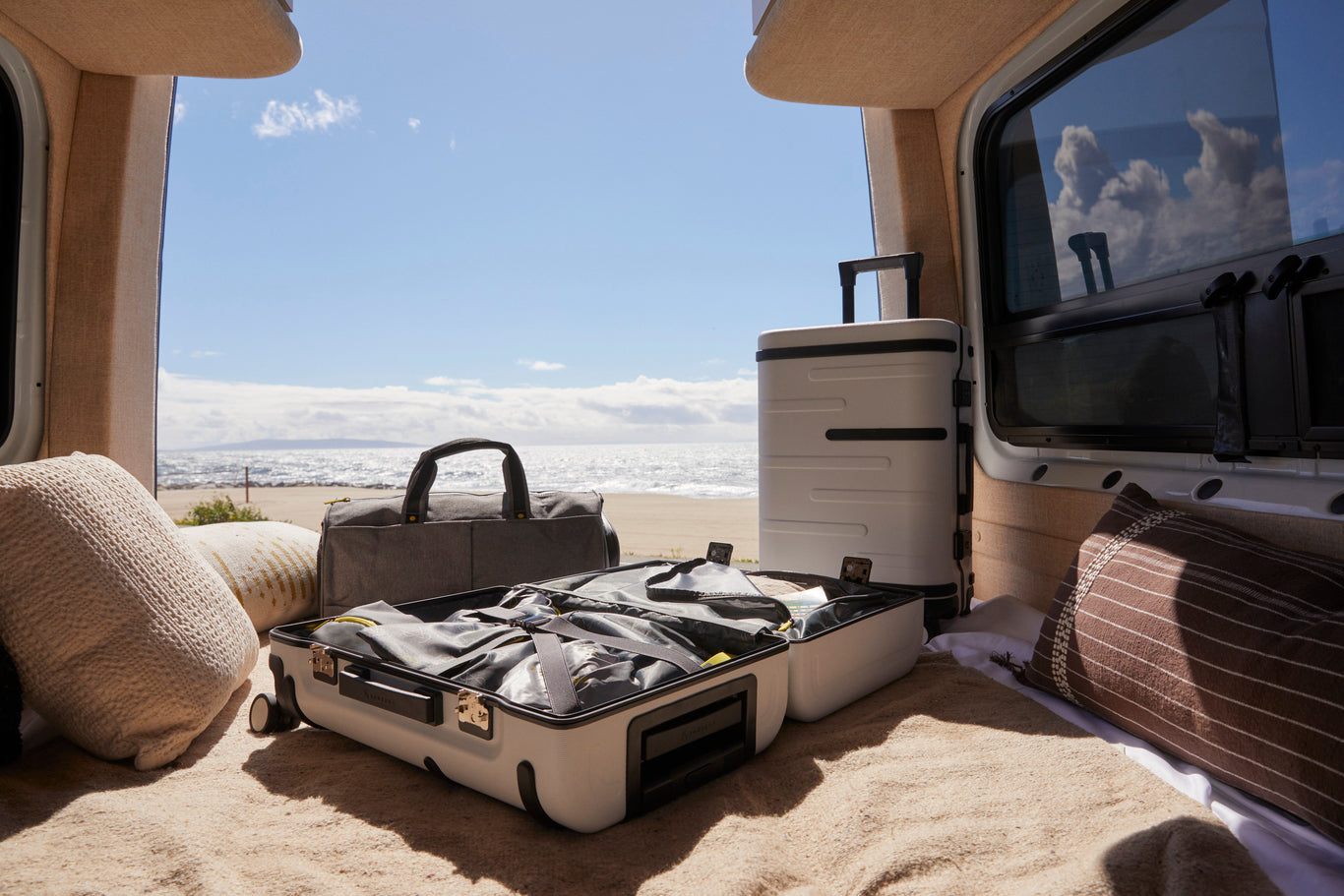 Samsara Smart Aluminum Suitcase | Samsara Luggage